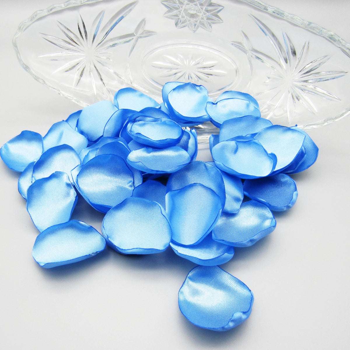 Light Blue Satin Flower Petals For Wedding Decor – Hold It!
